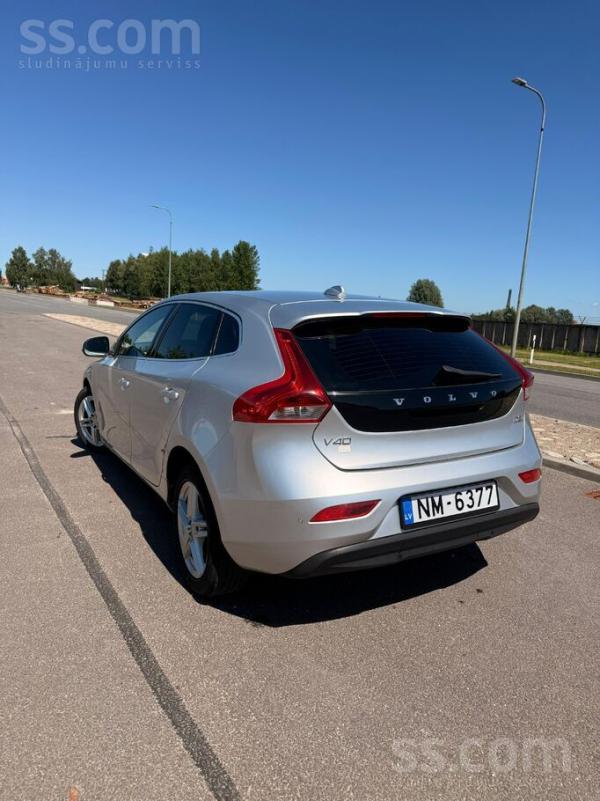 Volvo V40 2016 Rīga, ar dzinēja tilpumu 2.00 L un nobraukumu 225 tūkst. km par 9300 €, foto 3 vietnē AUTOMOTO.COM.LV