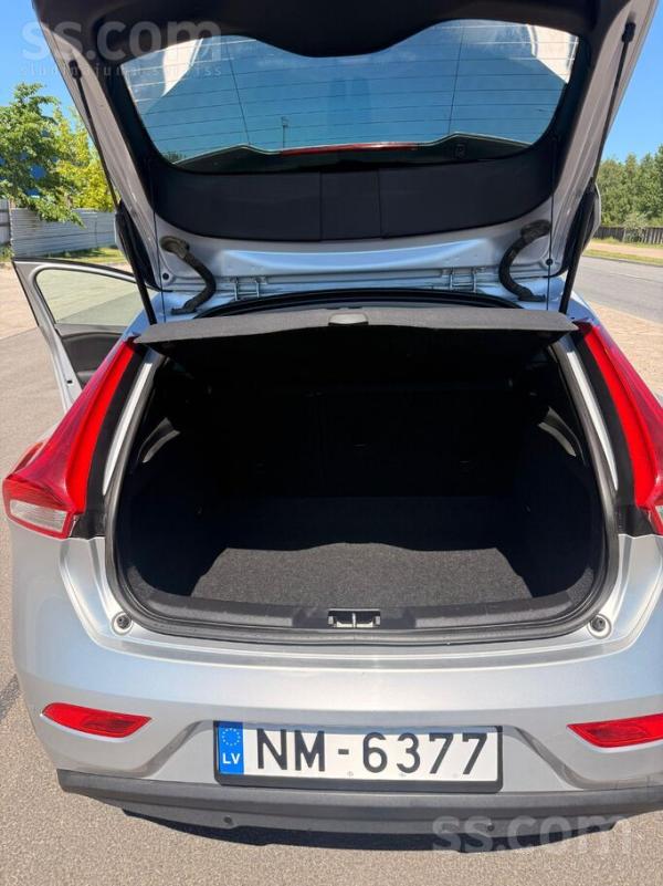 Volvo V40 2016 Rīga, ar dzinēja tilpumu 2.00 L un nobraukumu 225 tūkst. km par 9300 €, foto 4 vietnē AUTOMOTO.COM.LV