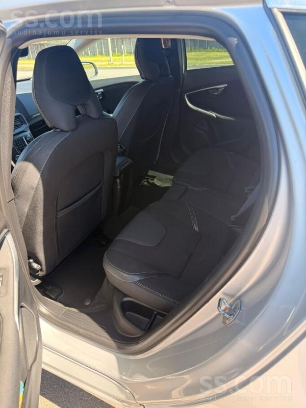 Volvo V40 2016 Rīga, ar dzinēja tilpumu 2.00 L un nobraukumu 225 tūkst. km par 9300 €, foto 5 vietnē AUTOMOTO.COM.LV
