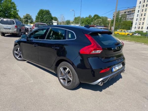 Volvo V40 2016 in Riga, with an engine capacity of 2.00 L and mileage of 231 thousand km for 8650 €, photo 2 on AUTOMOTO.COM.LV
