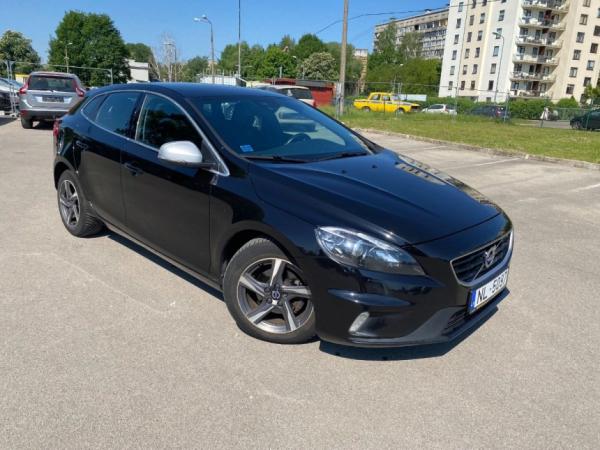 Volvo V40 2016 in Riga, with an engine capacity of 2.00 L and mileage of 231 thousand km for 8650 €, photo 3 on AUTOMOTO.COM.LV