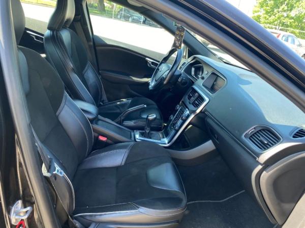 Volvo V40 2016 in Riga, with an engine capacity of 2.00 L and mileage of 231 thousand km for 8650 €, photo 9 on AUTOMOTO.COM.LV