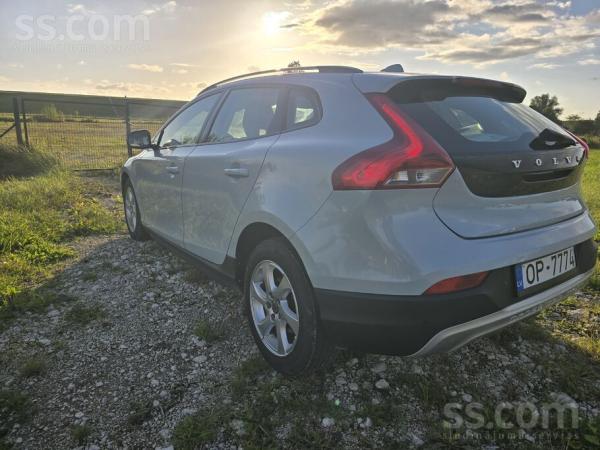 Volvo V40 2016 Rīga vietnē Volvo V40 2016 Rīga, ar dzinēja tilpumu 2.00 L un nobraukumu 300 tūkst. km par 6900 €, foto 3 vietnē AUTOMOTO.COM.LV