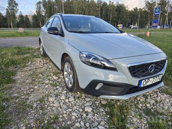Volvo V40 2016 Rīga vietnē Volvo V40 2016 Rīga, ar dzinēja tilpumu 2.00 L un nobraukumu 300 tūkst. km par 6900 €, foto 4 vietnē AUTOMOTO.COM.LV