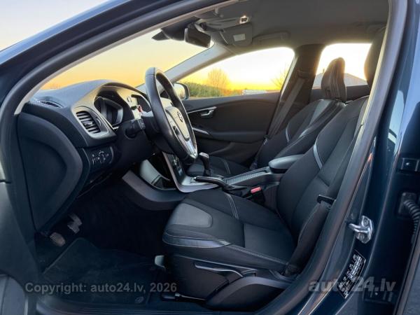 Volvo V40 2017 in Tallinn, with an engine capacity of 2.00 L and mileage of 278 thousand km for 8990 €, photo 7 on AUTOMOTO.COM.LV