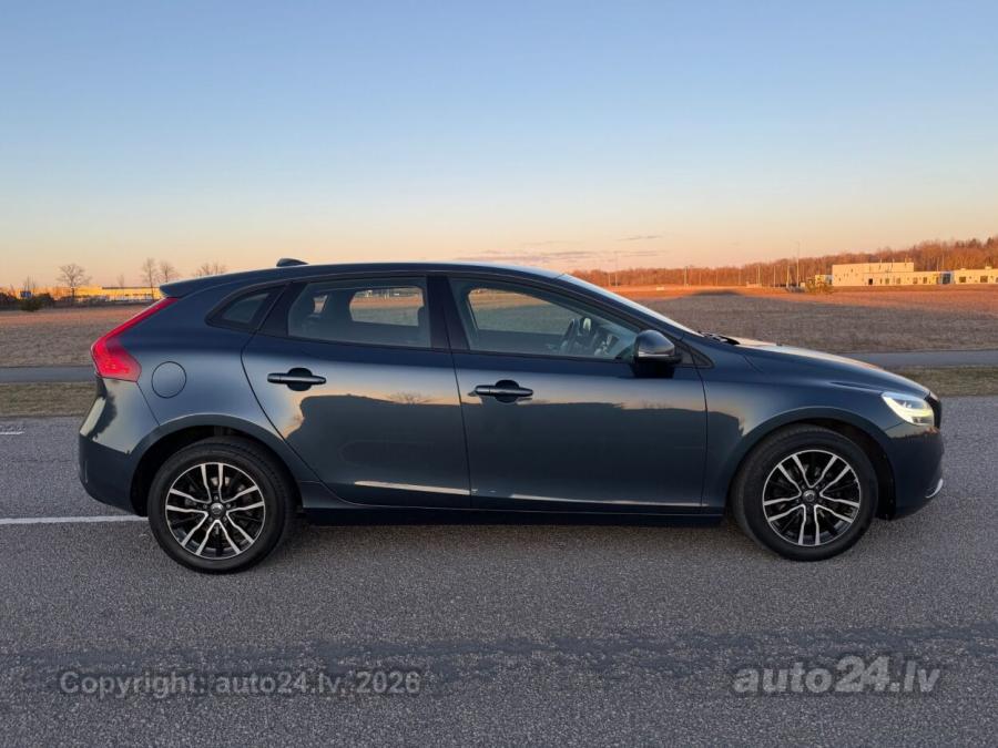 Volvo V40 2017 in Tallinn, with an engine capacity of 2.00 L and mileage of 278 thousand km for 8990 €, photo 10 on AUTOMOTO.COM.LV