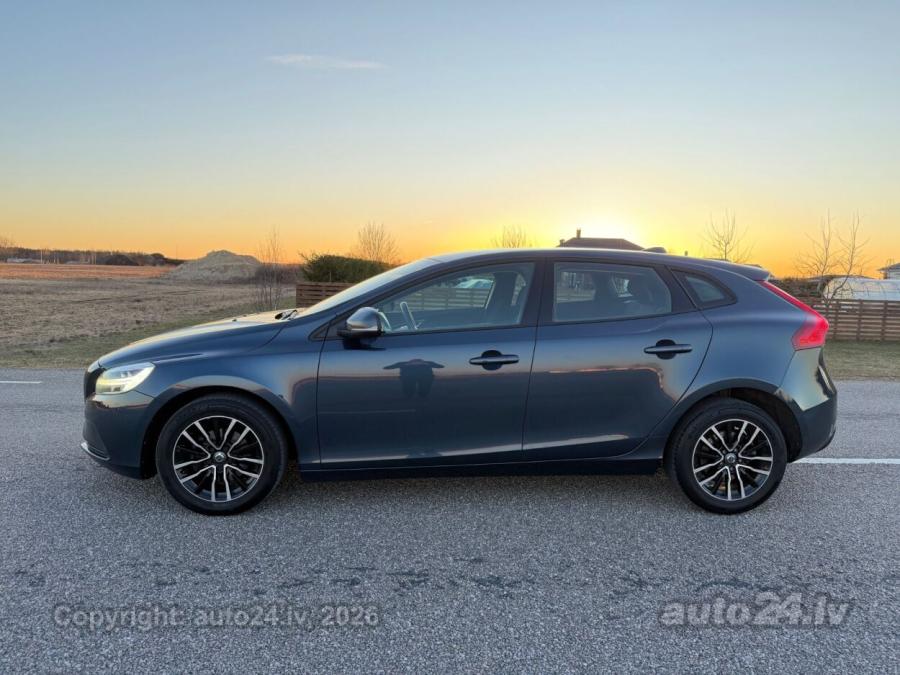 Volvo V40 2017 in Tallinn, with an engine capacity of 2.00 L and mileage of 278 thousand km for 8990 €, photo 12 on AUTOMOTO.COM.LV