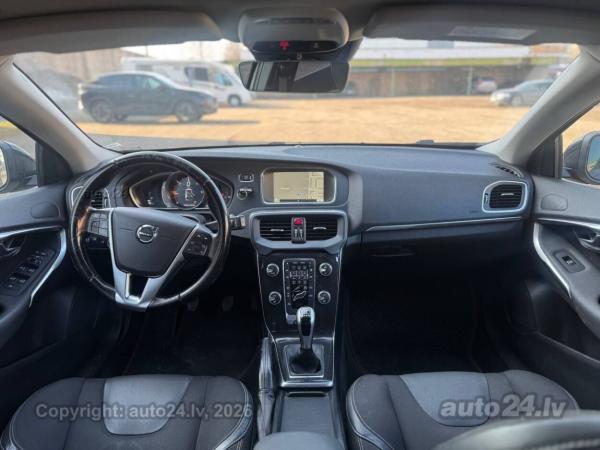 Volvo V40 2017 in Narva, with an engine capacity of 2.00 L and mileage of 279 thousand km for 6990 €, photo 7 on AUTOMOTO.COM.LV