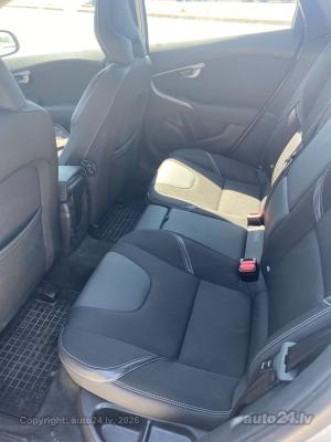 Volvo V40 2017 in Tallinn, with an engine capacity of 2.00 L and mileage of 167 thousand km for 12400 €, photo 8 on AUTOMOTO.COM.LV