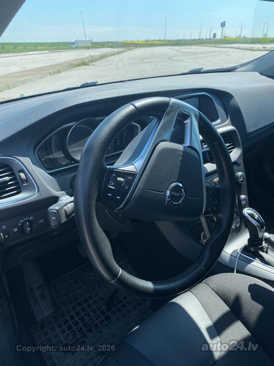 Volvo V40 2017 in Tallinn, with an engine capacity of 2.00 L and mileage of 167 thousand km for 12400 €, photo 9 on AUTOMOTO.COM.LV