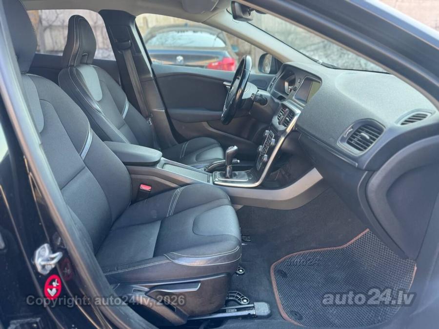 Volvo V40 2017 in Narva, with an engine capacity of 2.00 L and mileage of 279 thousand km for 6590 €, photo 7 on AUTOMOTO.COM.LV