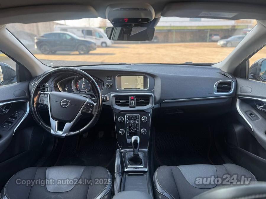 Volvo V40 2017 in Narva, with an engine capacity of 2.00 L and mileage of 279 thousand km for 6590 €, photo 8 on AUTOMOTO.COM.LV