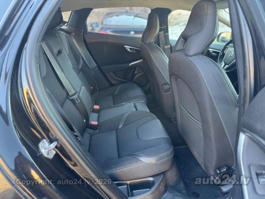 Volvo V40 2017 in Narva, with an engine capacity of 2.00 L and mileage of 279 thousand km for 6590 €, photo 9 on AUTOMOTO.COM.LV