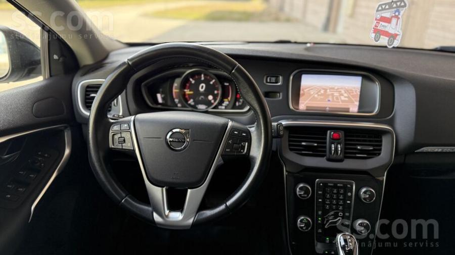 Volvo V40 2017 Jelgava, ar dzinēja tilpumu 2.00 L un nobraukumu 174 tūkst. km par 11890 €, foto 13 vietnē AUTOMOTO.COM.LV