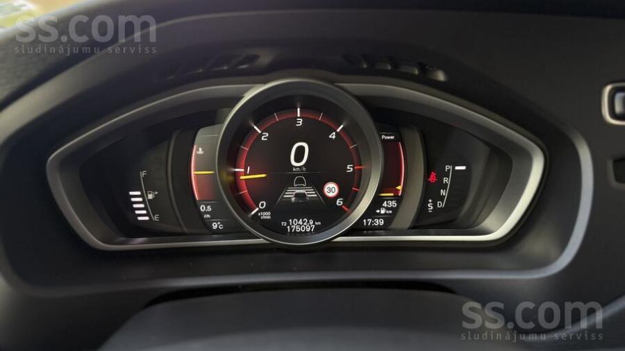 Volvo V40 2017 Jelgava, ar dzinēja tilpumu 2.00 L un nobraukumu 174 tūkst. km par 11890 €, foto 14 vietnē AUTOMOTO.COM.LV