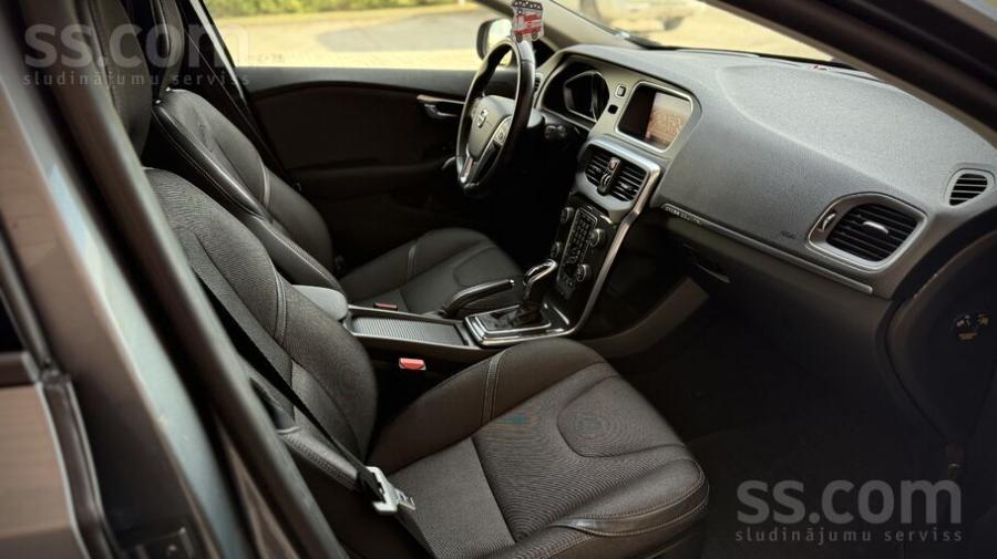 Volvo V40 2017 Jelgava, ar dzinēja tilpumu 2.00 L un nobraukumu 174 tūkst. km par 11890 €, foto 17 vietnē AUTOMOTO.COM.LV