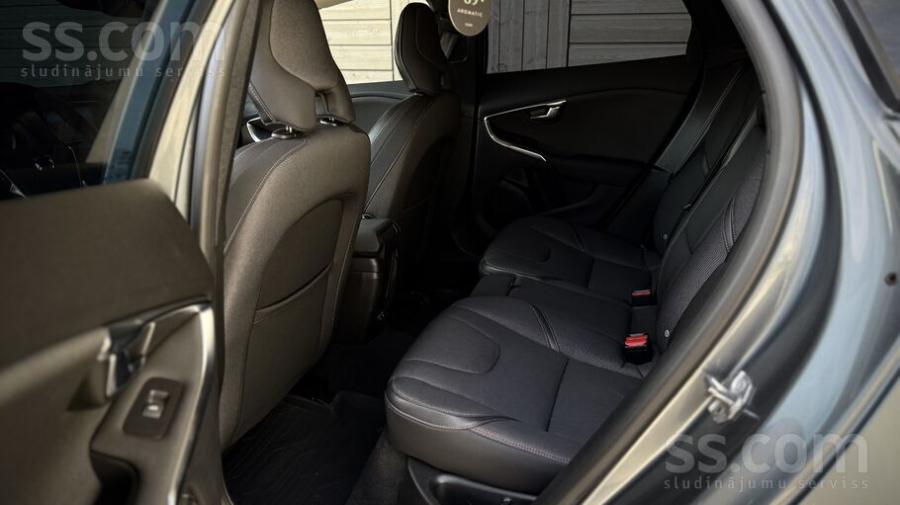 Volvo V40 2017 Jelgava, ar dzinēja tilpumu 2.00 L un nobraukumu 174 tūkst. km par 11890 €, foto 18 vietnē AUTOMOTO.COM.LV
