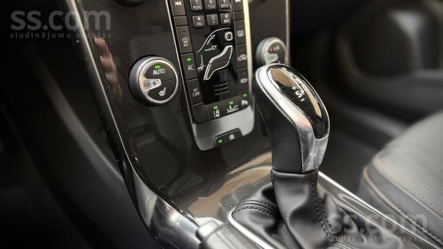 Volvo V40 2017 Jelgava, ar dzinēja tilpumu 2.00 L un nobraukumu 174 tūkst. km par 11890 €, foto 20 vietnē AUTOMOTO.COM.LV