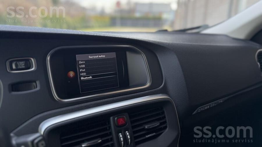 Volvo V40 2017 Jelgava, ar dzinēja tilpumu 2.00 L un nobraukumu 174 tūkst. km par 11890 €, foto 29 vietnē AUTOMOTO.COM.LV