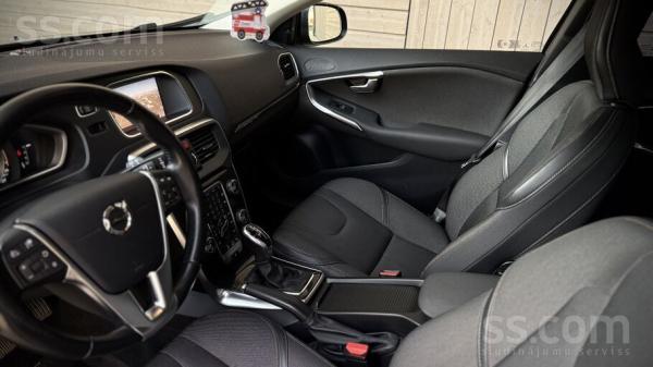 Volvo V40 2017 Jelgava, ar dzinēja tilpumu 2.00 L un nobraukumu 174 tūkst. km par 11890 €, foto 10 vietnē AUTOMOTO.COM.LV