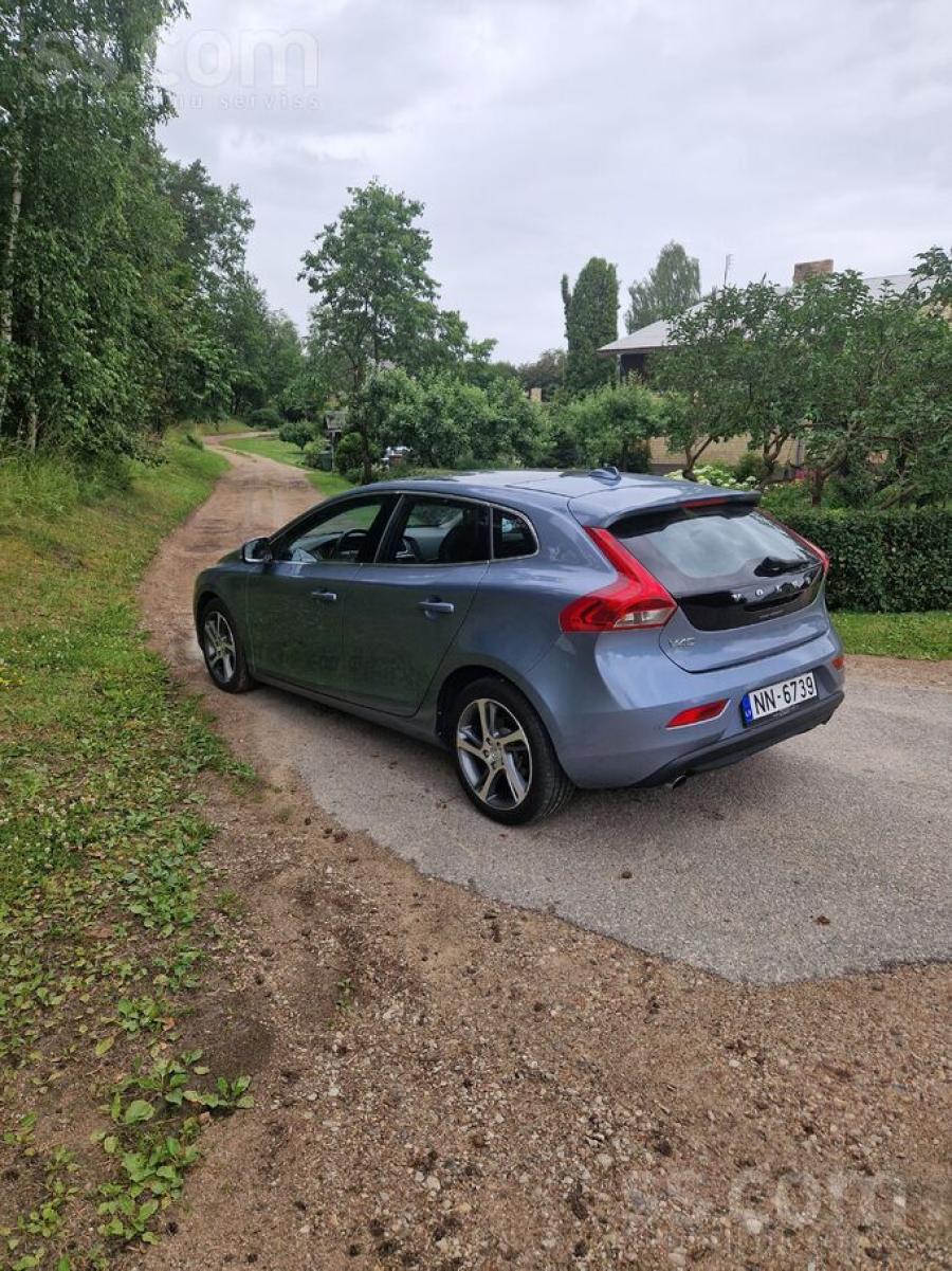 Volvo V40 2017 in Tukums, with an engine capacity of 2.00 L and mileage of 244 thousand km for 10500 €, photo 4 on AUTOMOTO.COM.LV
