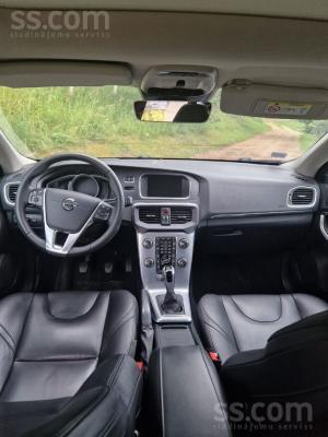 Volvo V40 2017 in Tukums, with an engine capacity of 2.00 L and mileage of 244 thousand km for 10500 €, photo 6 on AUTOMOTO.COM.LV