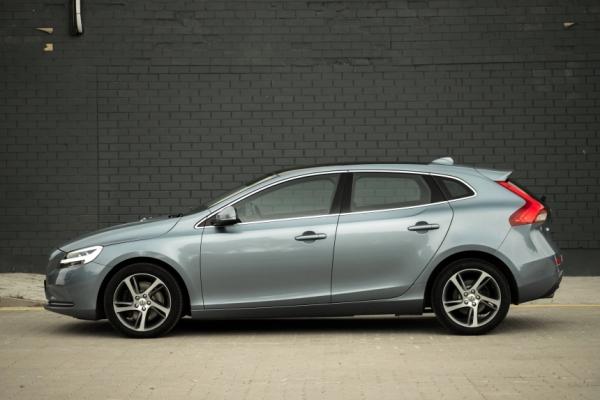 Volvo V40 2017 Rīga, ar dzinēja tilpumu 2.00 L un nobraukumu 220 tūkst. km par 13990 €, foto 6 vietnē AUTOMOTO.COM.LV