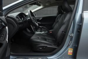 Volvo V40 2017 Rīga, ar dzinēja tilpumu 2.00 L un nobraukumu 220 tūkst. km par 13990 €, foto 12 vietnē AUTOMOTO.COM.LV