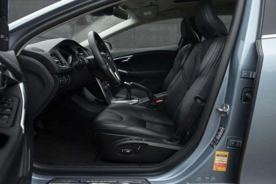 Volvo V40 2017 Rīga, ar dzinēja tilpumu 2.00 L un nobraukumu 220 tūkst. km par 13990 €, foto 12 vietnē AUTOMOTO.COM.LV