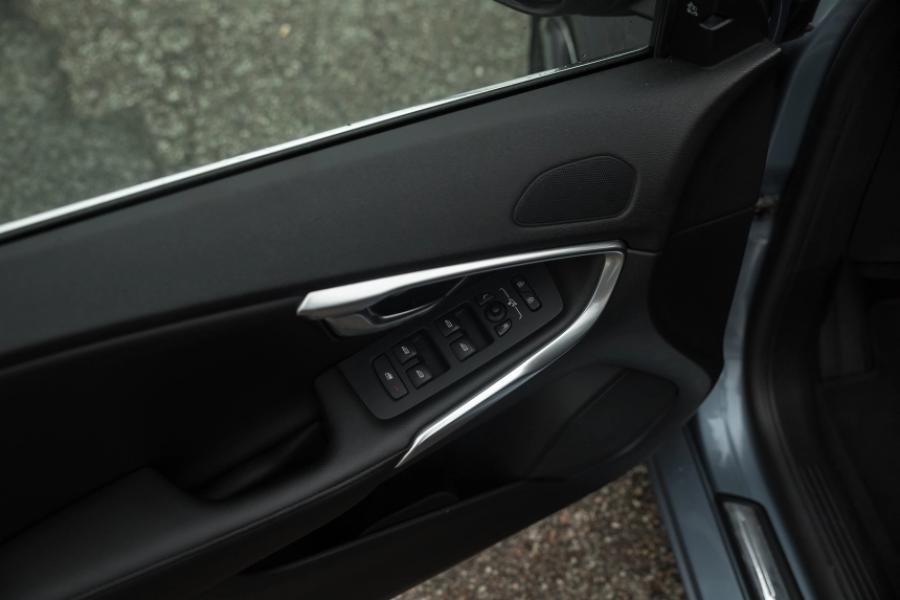 Volvo V40 2017 Rīga, ar dzinēja tilpumu 2.00 L un nobraukumu 220 tūkst. km par 13990 €, foto 17 vietnē AUTOMOTO.COM.LV