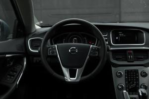 Volvo V40 2017 Rīga, ar dzinēja tilpumu 2.00 L un nobraukumu 220 tūkst. km par 13990 €, foto 18 vietnē AUTOMOTO.COM.LV