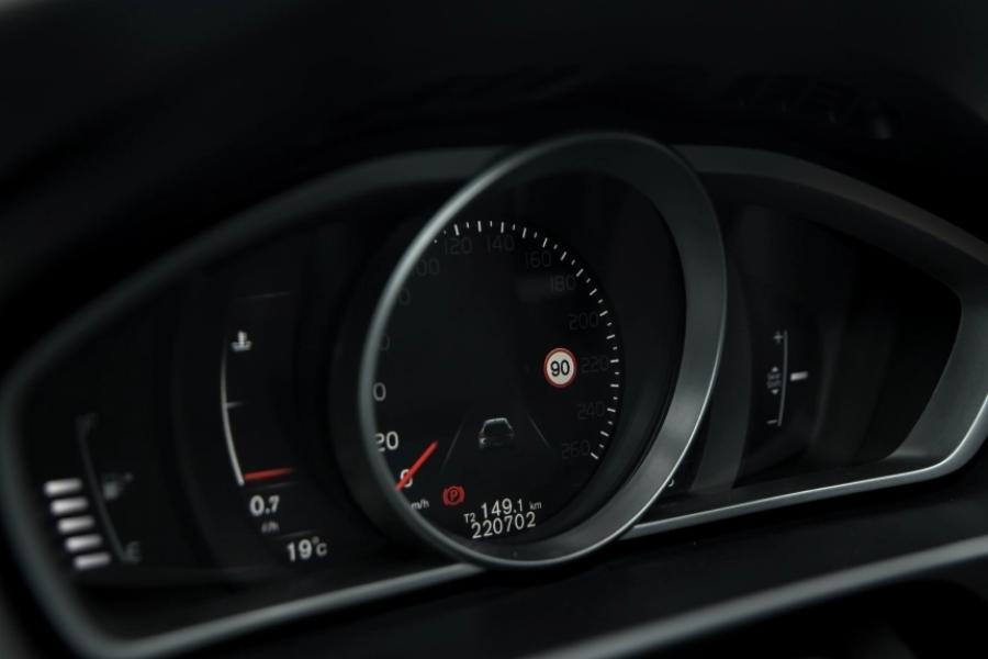 Volvo V40 2017 Rīga, ar dzinēja tilpumu 2.00 L un nobraukumu 220 tūkst. km par 13990 €, foto 19 vietnē AUTOMOTO.COM.LV