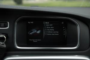 Volvo V40 2017 Rīga, ar dzinēja tilpumu 2.00 L un nobraukumu 220 tūkst. km par 13990 €, foto 24 vietnē AUTOMOTO.COM.LV