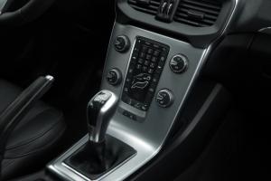 Volvo V40 2017 Rīga, ar dzinēja tilpumu 2.00 L un nobraukumu 220 tūkst. km par 13990 €, foto 29 vietnē AUTOMOTO.COM.LV