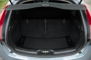 Volvo V40 2017 Rīga, ar dzinēja tilpumu 2.00 L un nobraukumu 220 tūkst. km par 13990 €, foto 34 vietnē AUTOMOTO.COM.LV