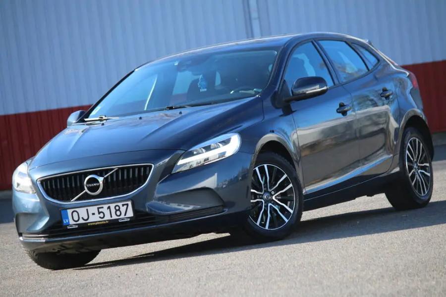 Volvo V40 2017 Rīga, ar dzinēja tilpumu 2.00 L un nobraukumu 0 tūkst. km par 9690 €, foto 1 vietnē AUTOMOTO.COM.LV
