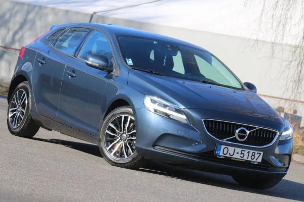 Volvo V40 2017 in Riga, with an engine capacity of 2.00 L and mileage of 0 thousand km for 9690 €, photo 3 on AUTOMOTO.COM.LV