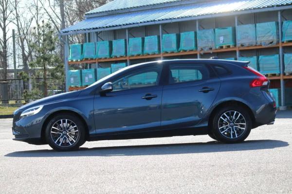 Volvo V40 2017 in Riga, with an engine capacity of 2.00 L and mileage of 0 thousand km for 9690 €, photo 5 on AUTOMOTO.COM.LV