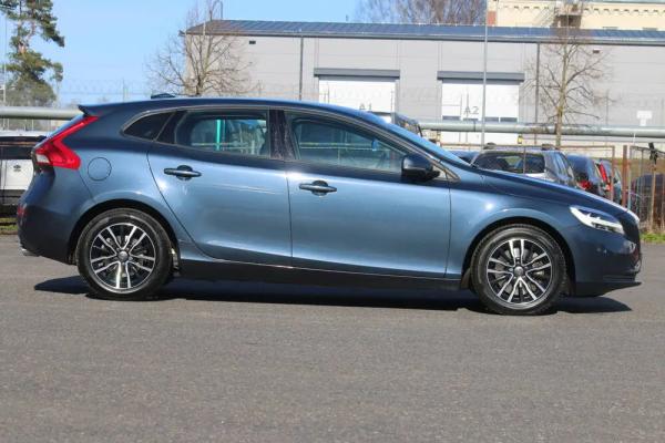 Volvo V40 2017 in Riga, with an engine capacity of 2.00 L and mileage of 0 thousand km for 9690 €, photo 6 on AUTOMOTO.COM.LV