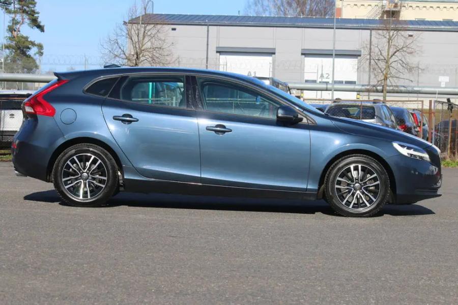 Volvo V40 2017 Rīga, ar dzinēja tilpumu 2.00 L un nobraukumu 0 tūkst. km par 9690 €, foto 7 vietnē AUTOMOTO.COM.LV