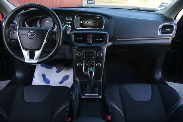 Volvo V40 2017 in Riga, with an engine capacity of 2.00 L and mileage of 0 thousand km for 9690 €, photo 9 on AUTOMOTO.COM.LV