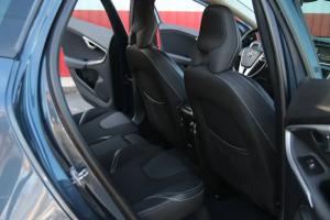 Volvo V40 2017 Rīga, ar dzinēja tilpumu 2.00 L un nobraukumu 0 tūkst. km par 9690 €, foto 15 vietnē AUTOMOTO.COM.LV