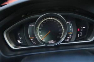 Volvo V40 2017 Rīga, ar dzinēja tilpumu 2.00 L un nobraukumu 0 tūkst. km par 9690 €, foto 16 vietnē AUTOMOTO.COM.LV