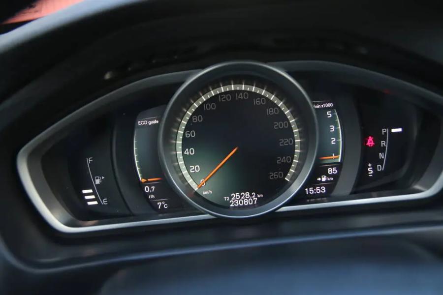 Volvo V40 2017 Rīga, ar dzinēja tilpumu 2.00 L un nobraukumu 0 tūkst. km par 9690 €, foto 16 vietnē AUTOMOTO.COM.LV