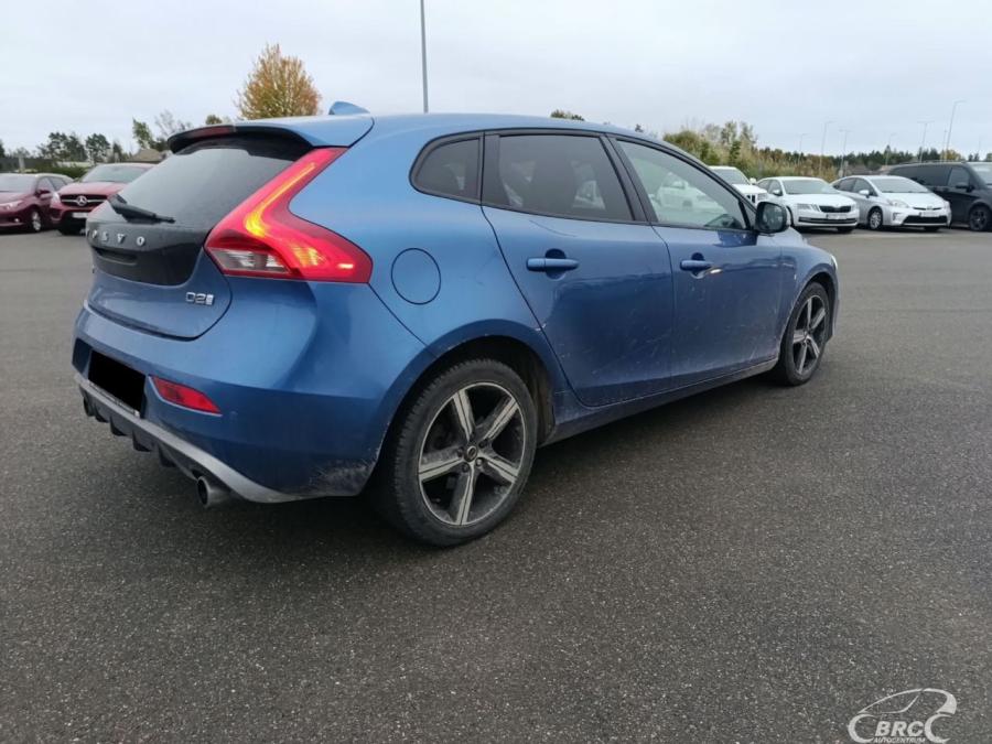 Volvo V40 2017 in Vilnius, with an engine capacity of 1.97 L and mileage of 180 thousand km for 6900 €, photo 6 on AUTOMOTO.COM.LV