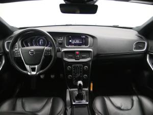 Volvo V40 2018 in Vilnius, with an engine capacity of 2.00 L and mileage of 222 thousand km for 11199 €, photo 2 on AUTOMOTO.COM.LV