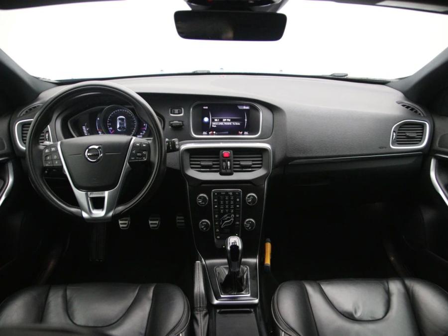 Volvo V40 2018 in Vilnius, with an engine capacity of 2.00 L and mileage of 222 thousand km for 11199 €, photo 2 on AUTOMOTO.COM.LV