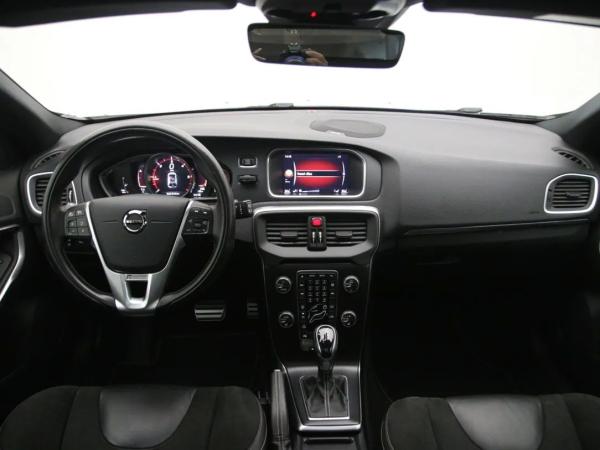 Volvo V40 2020 Viļņa, ar dzinēja tilpumu 2.00 L un nobraukumu 162 tūkst. km par 15199 €, foto 2 vietnē AUTOMOTO.COM.LV