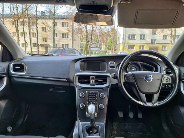 Oranžs Volvo V40 2013 Tauragė, ar dzinēja tilpumu 1.56 L un nobraukumu 170 tūkst. km par 2450 €, foto 10 vietnē AUTOMOTO.COM.LV