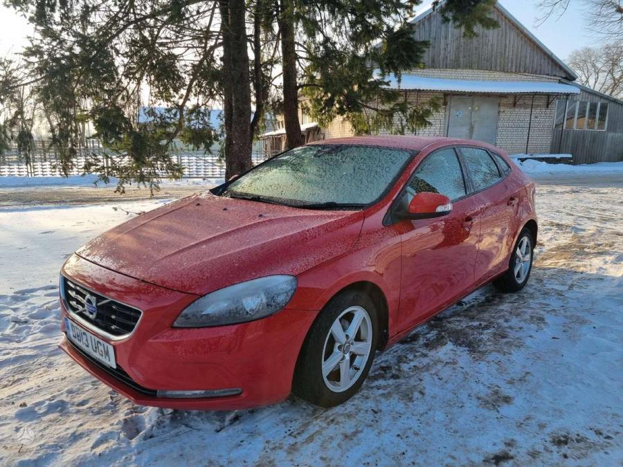 Orange Volvo V40 2013 in Taurage, with an engine capacity of 1.56 L and mileage of 170 thousand km for 2350 €, photo 2 on AUTOMOTO.COM.LV